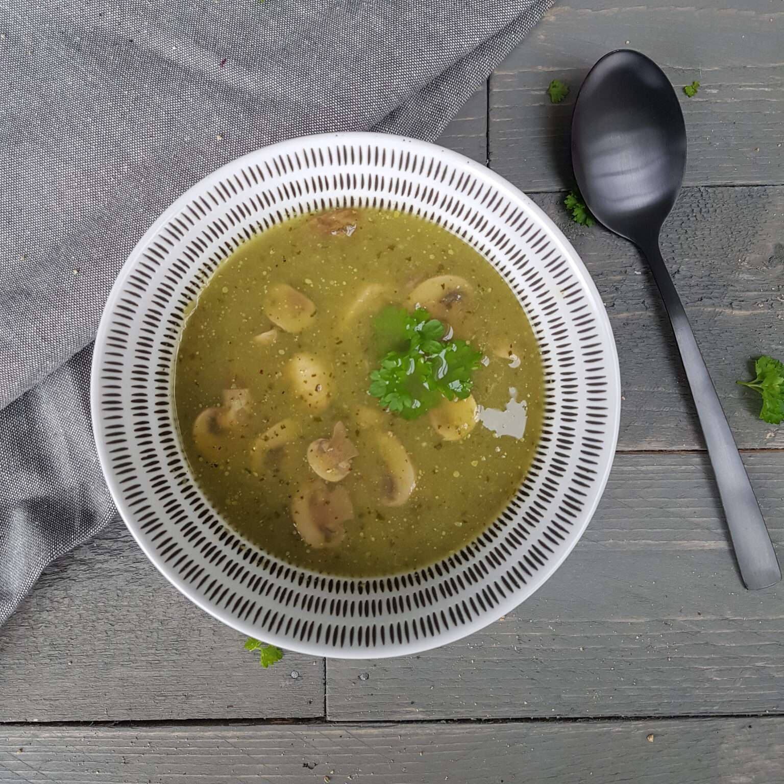 Courgettesoep met champignons | Gewoon Gezond